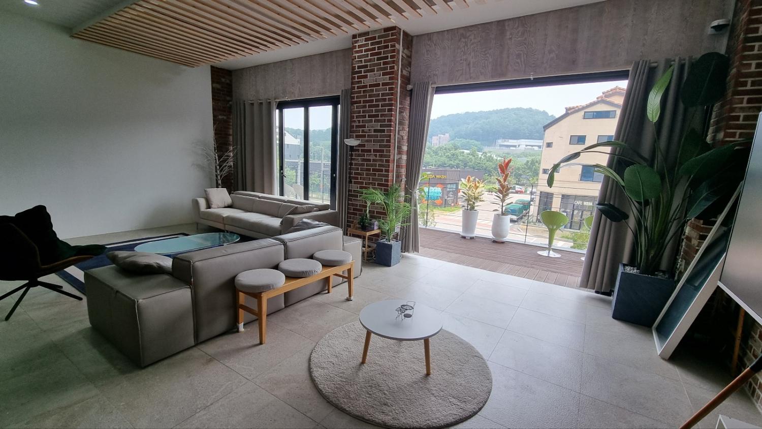 필름메이커스 커뮤니티 - *오픈 이벤트*[동탄] 단독 건물 Dt2 스튜디오 80평대 12시간 패키지 10만원